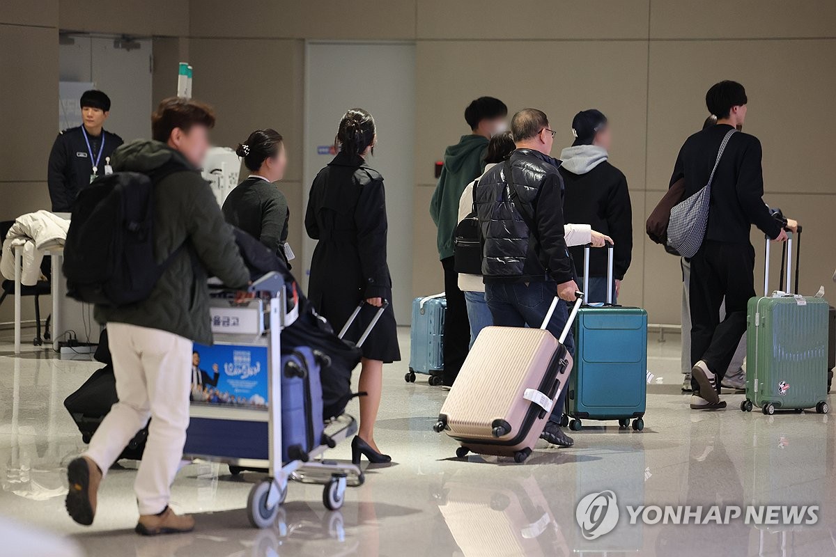 11 S Koreans flee Saudi Arabia on Japan's chartered flight amid Middle ...