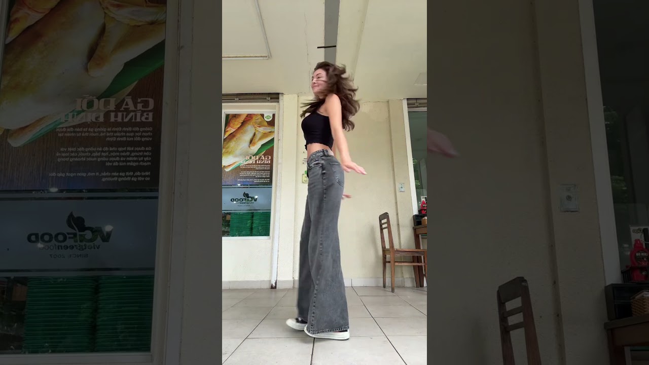 This casual, baggy-chic outfit check features a stunning model