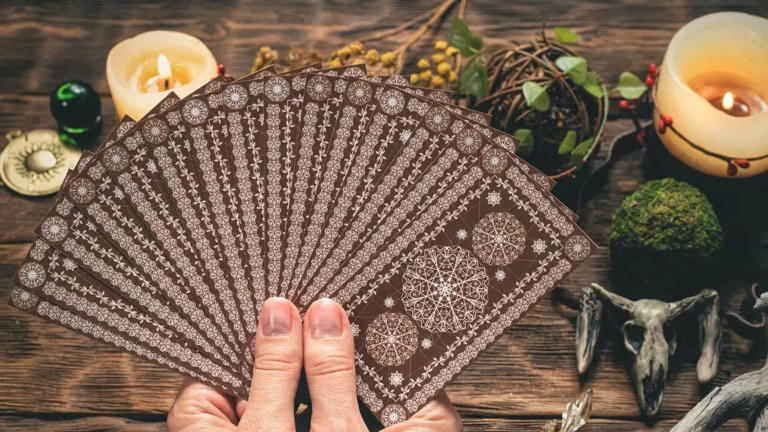 Can tarot cards predict change in life? Cards that reflect change in ...