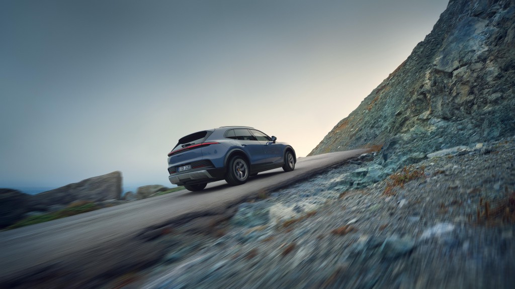 Porsche presenta el nuevo Porsche Cayenne S Electric: 666 CV y hasta ...