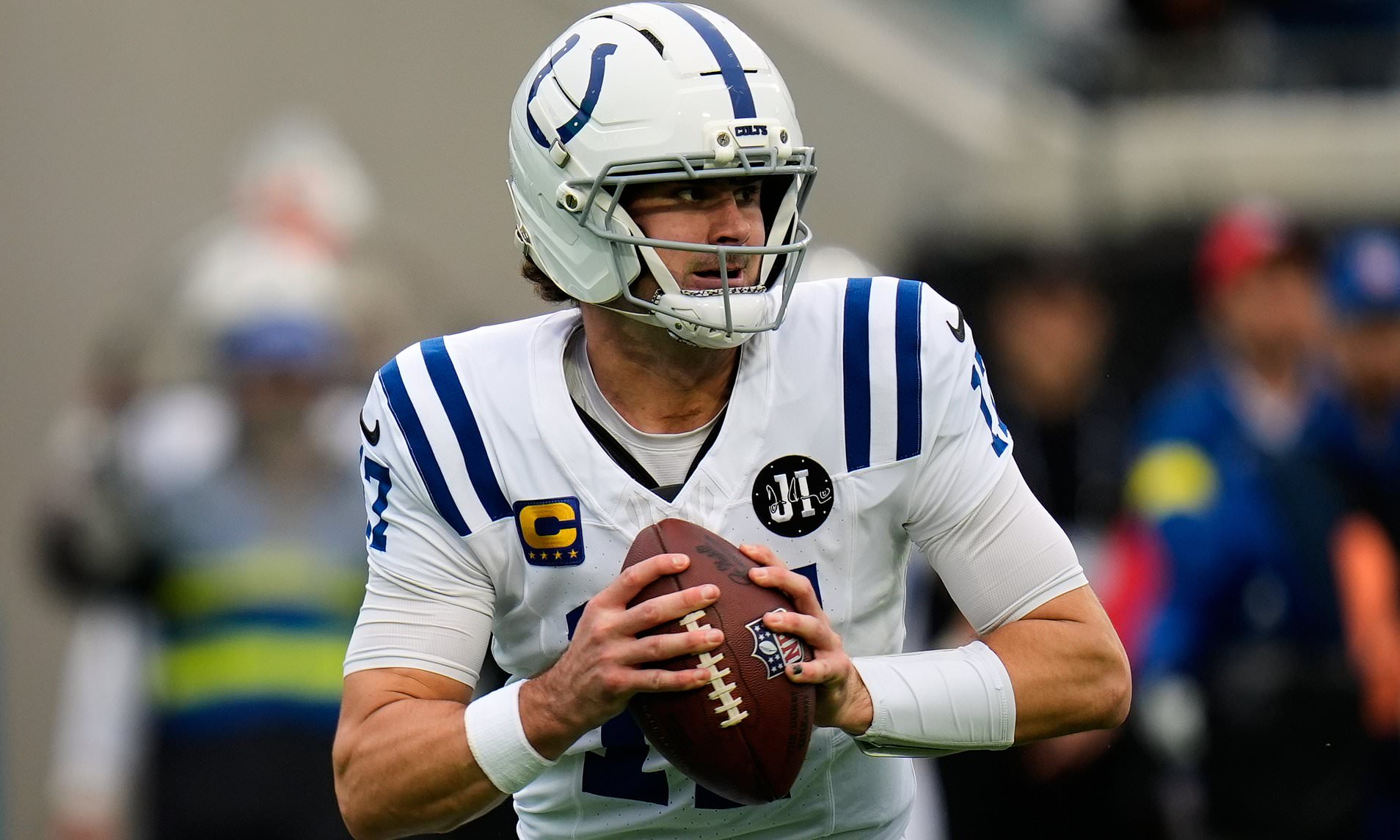 NFL quarterback strikes historic $100m deal after his team cave in ...