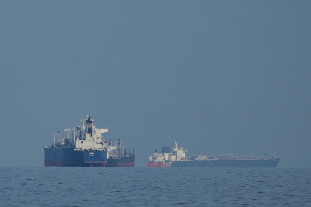 One dead in attack that set two oil tankers ablaze in Persian Gulf: Report
