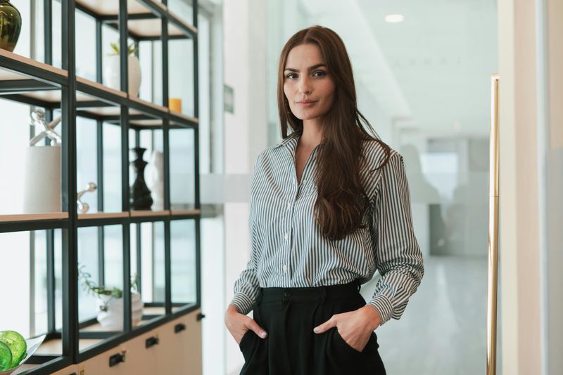 11 traits that reveal a truly untouchable woman