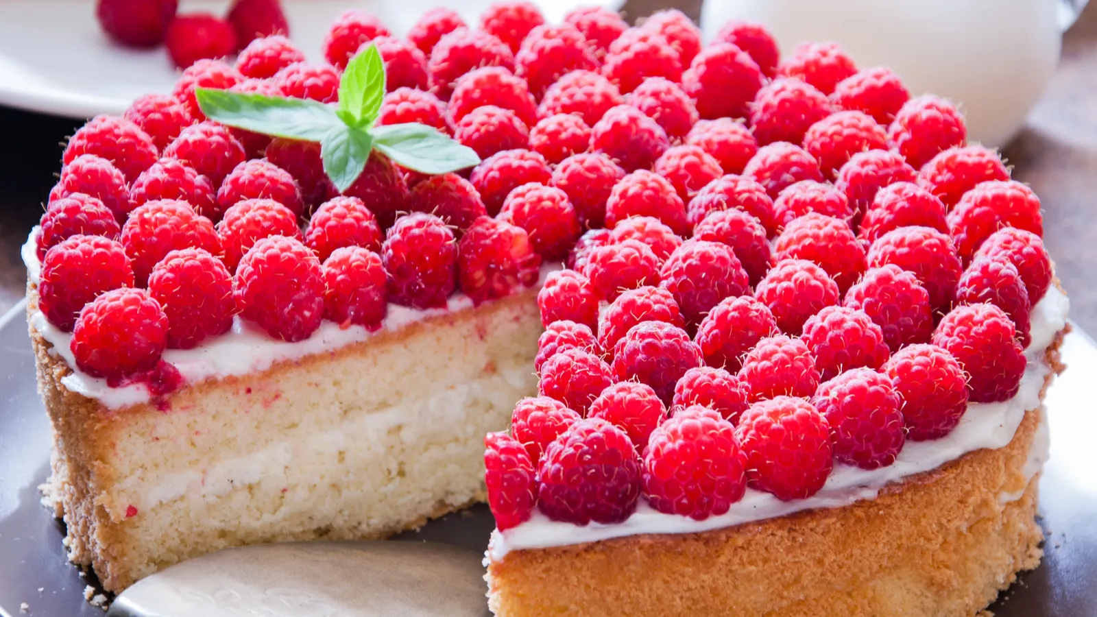 My delicious raspberry lemon loaf cake that everyone will love
