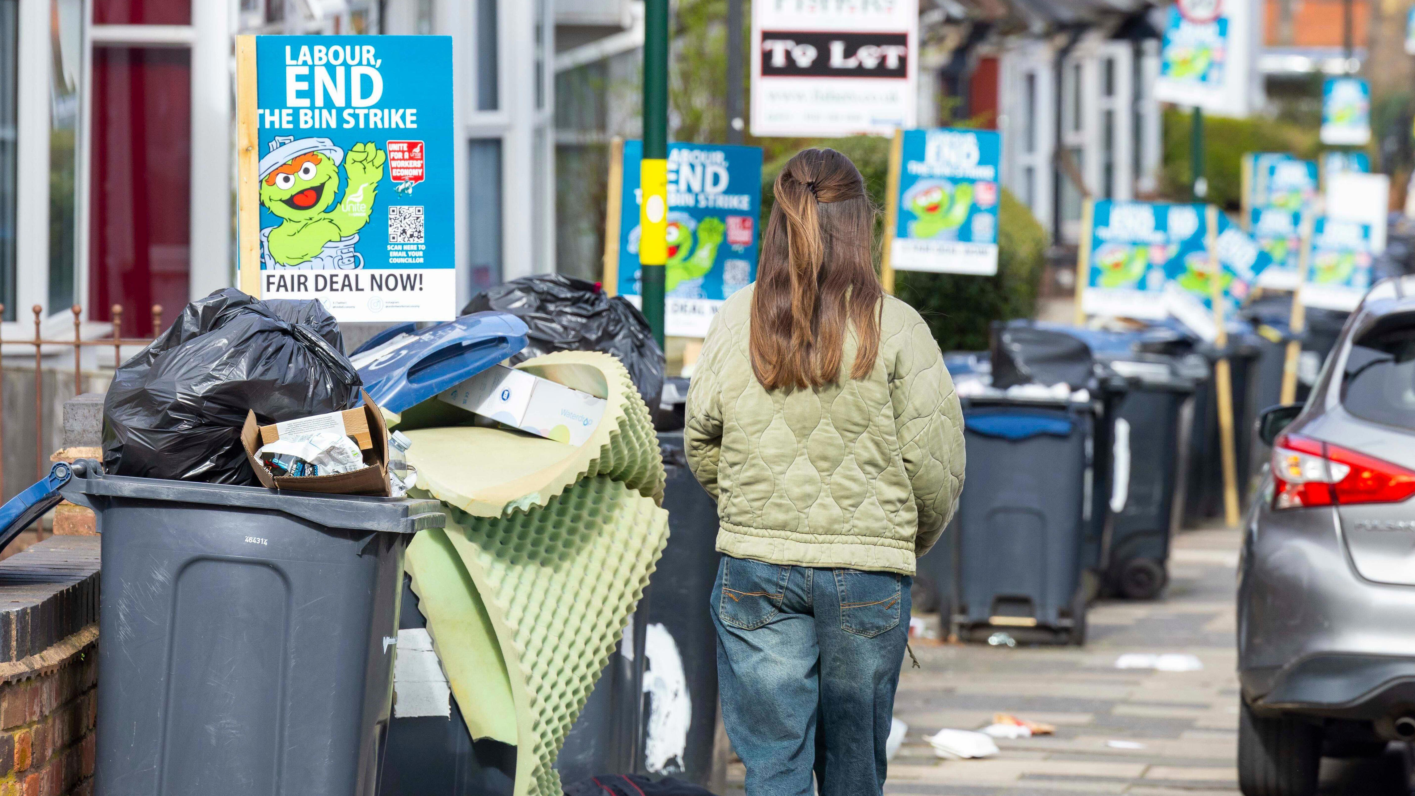 Union cuts Labour funding by 40% over bin strike