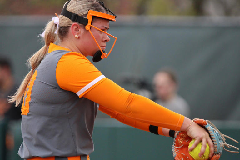 Peyton Hardenburger pitches shutout in Tennessee's historic win