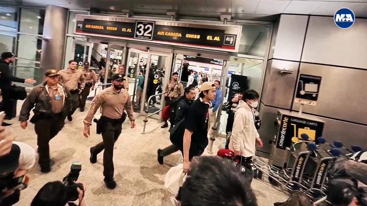 Ohtani amongst Japan and Korean teams arriving into Miami for WBC ...