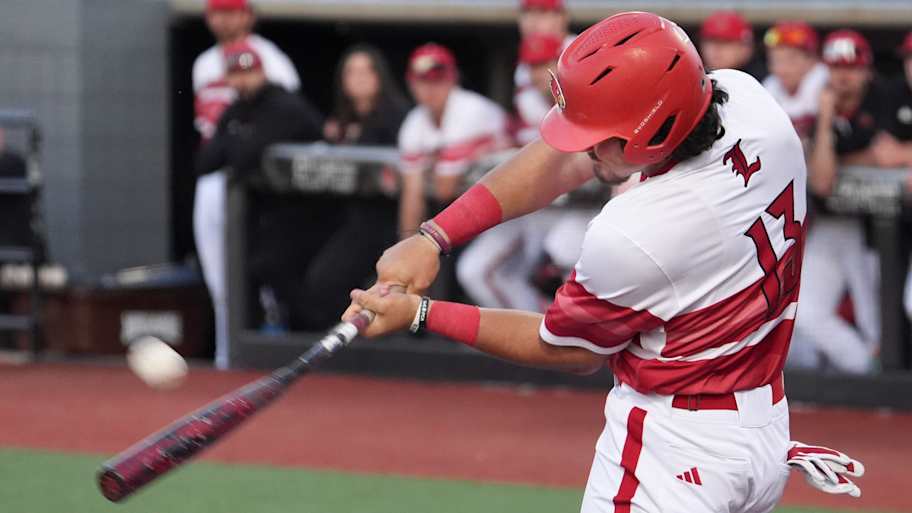 Davis, Louisville smother Marshall to sweep midweek set