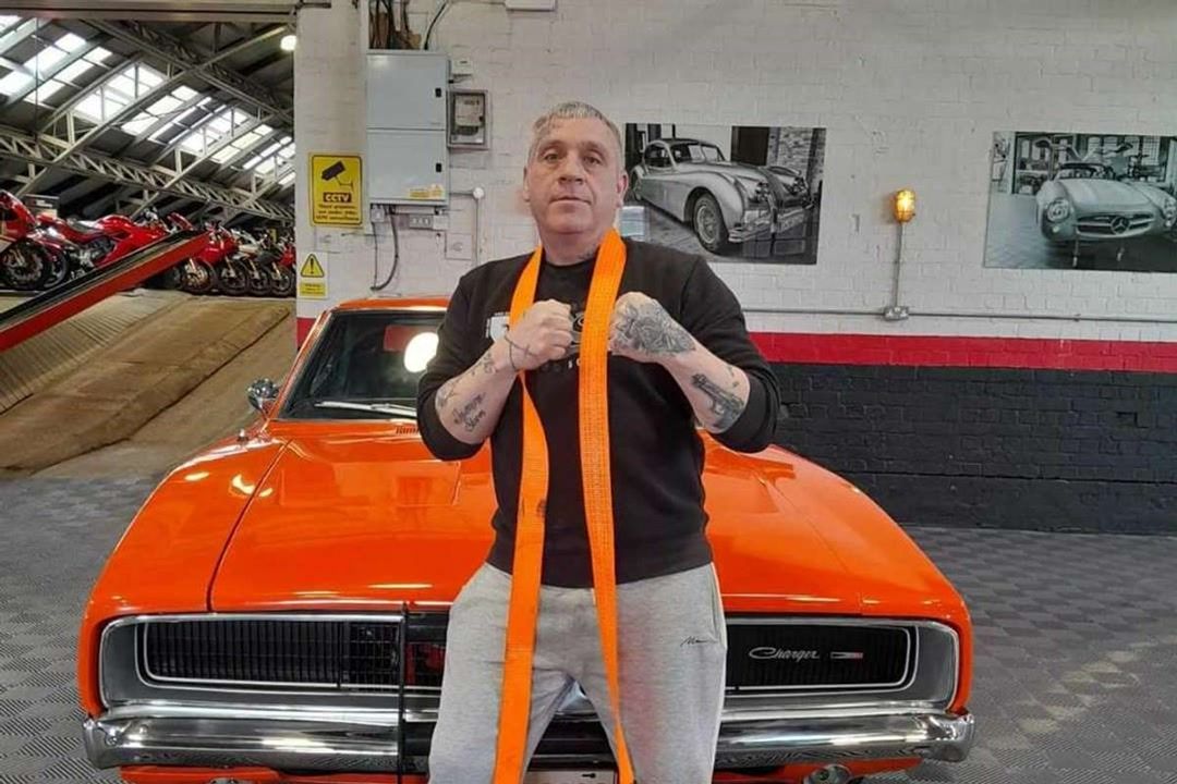 UK kickboxer pulls car using testicles
