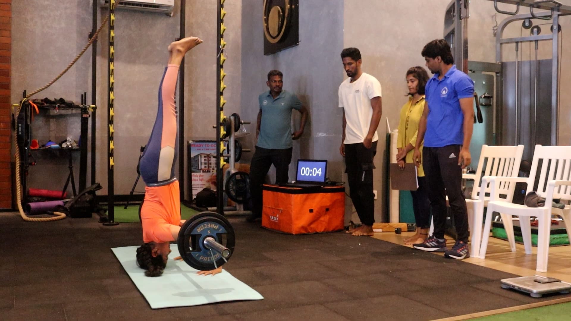 Heaviest weight balanced headstand record