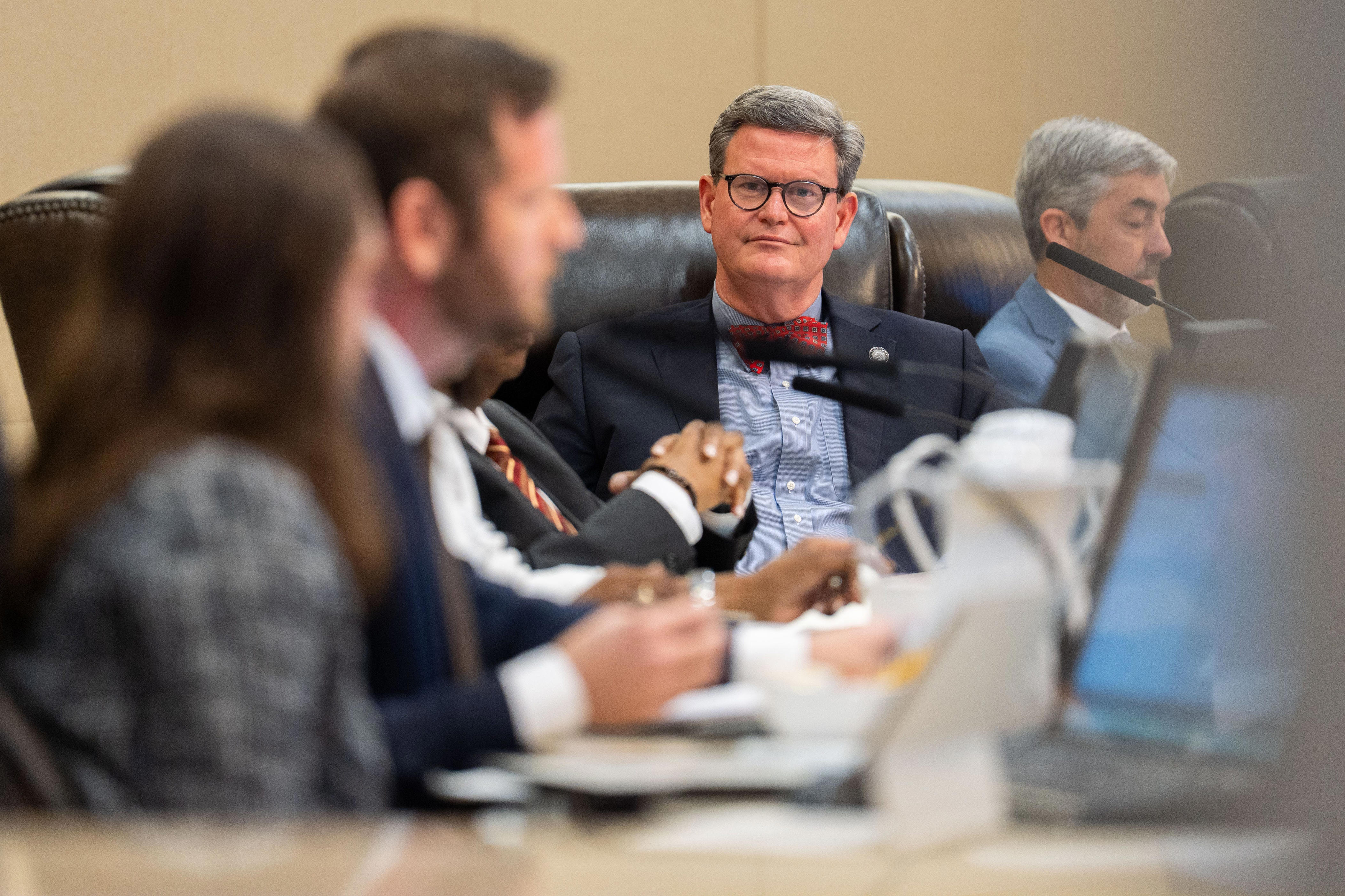 Tallahassee commission squabbles over selection of next city manager