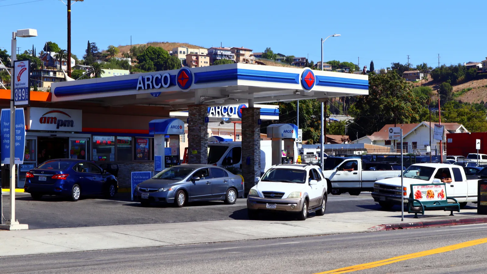 $7.49 gas pushes California drivers into Arizona for cheaper fuel