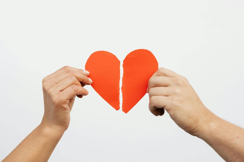 Never trust a man who repeatedly does these 11 things