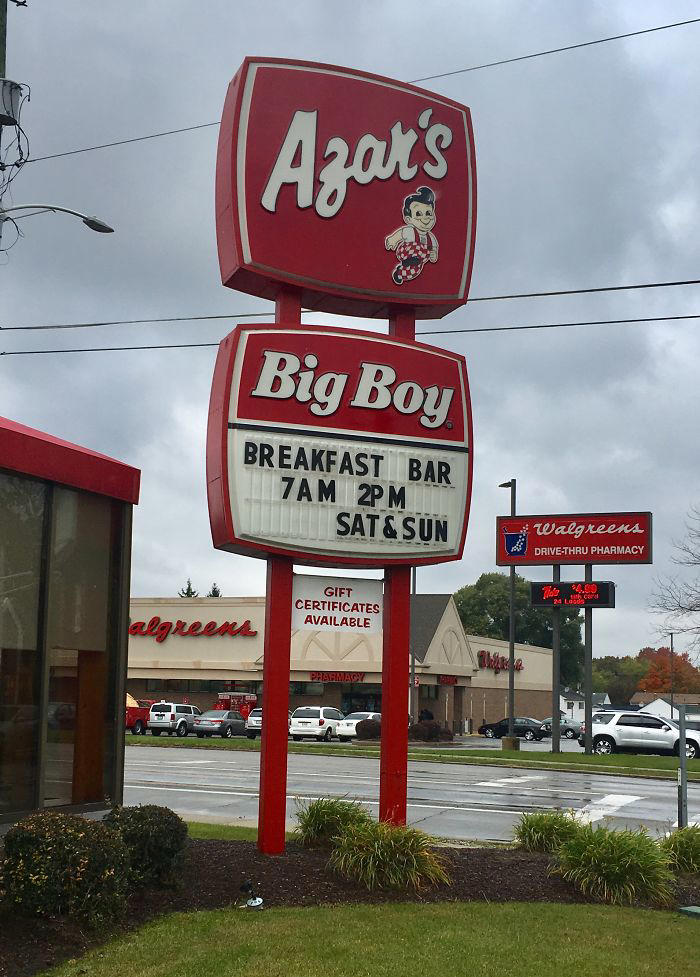 This person eats at the last locations of nearly defunct restaurant chains