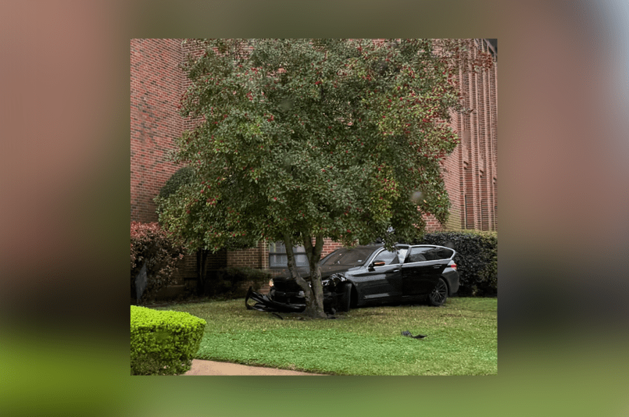 Tyler police investigate single-vehicle crash at Green Acres Church