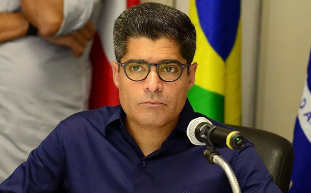 ACM Neto diz que esclarecerá contratos milionários com Master e Reag