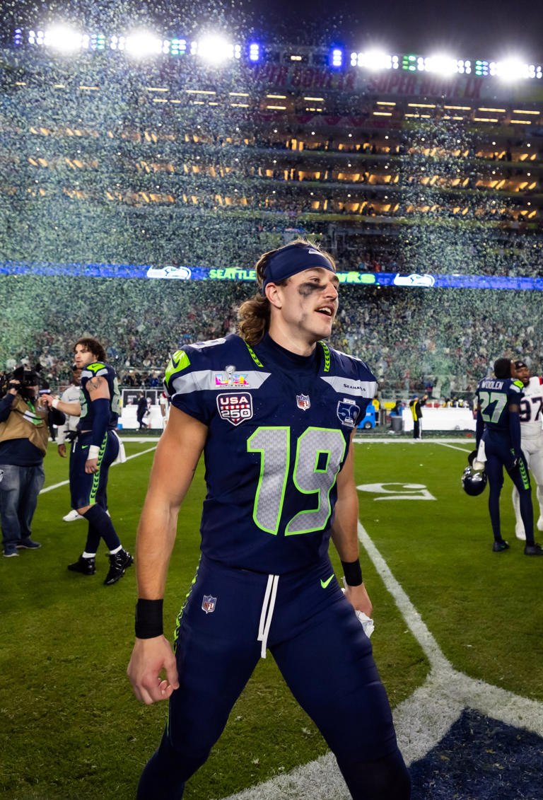 Seahawks tender Jake Bobo right before NFL deadline