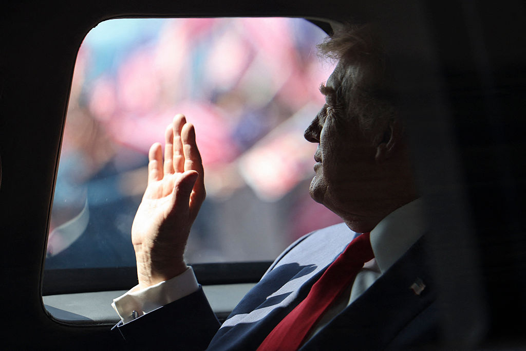 Not even straight: White House caught hiding Trump's face in mystery ...