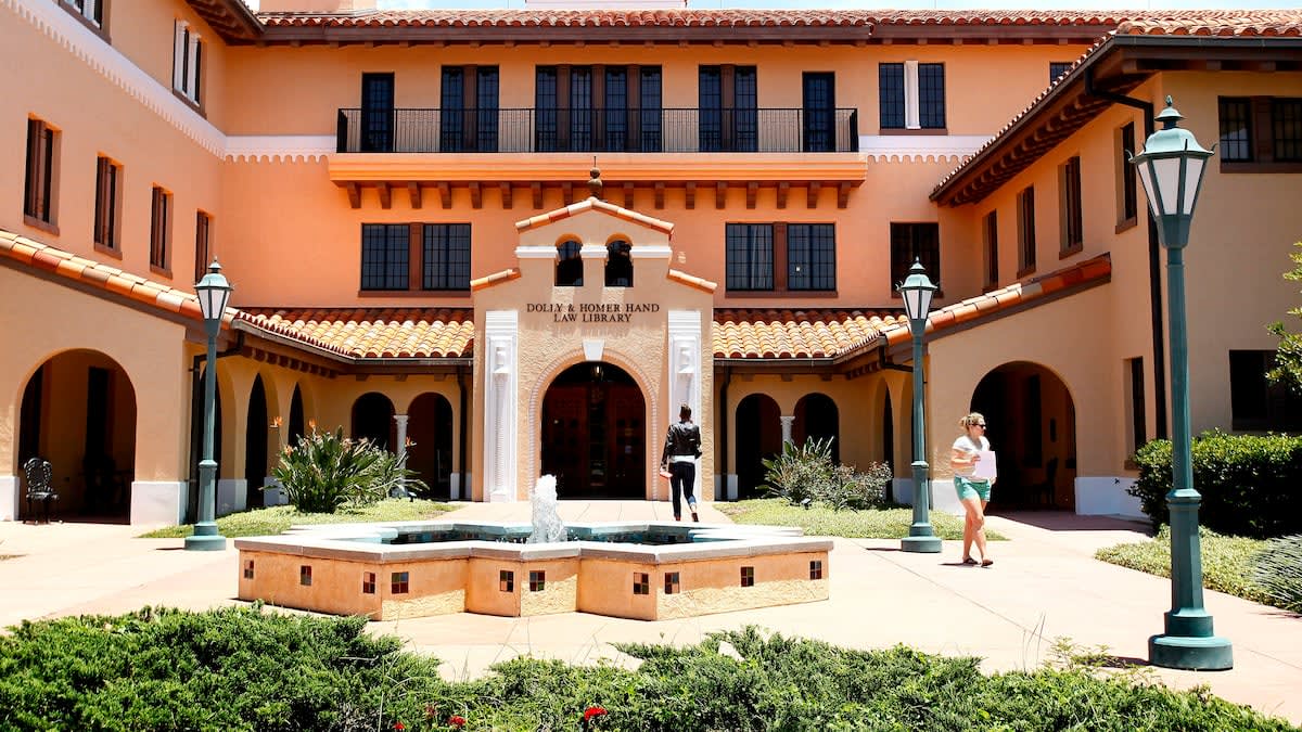 Grads of Pam Bondi’s alma mater step up protest over her handling of ...