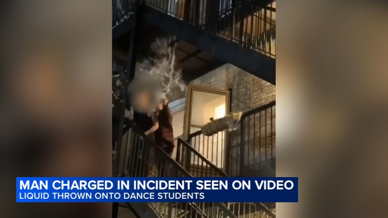 Chicago man caught on video pouring liquid on kids, parents leaving NW ...