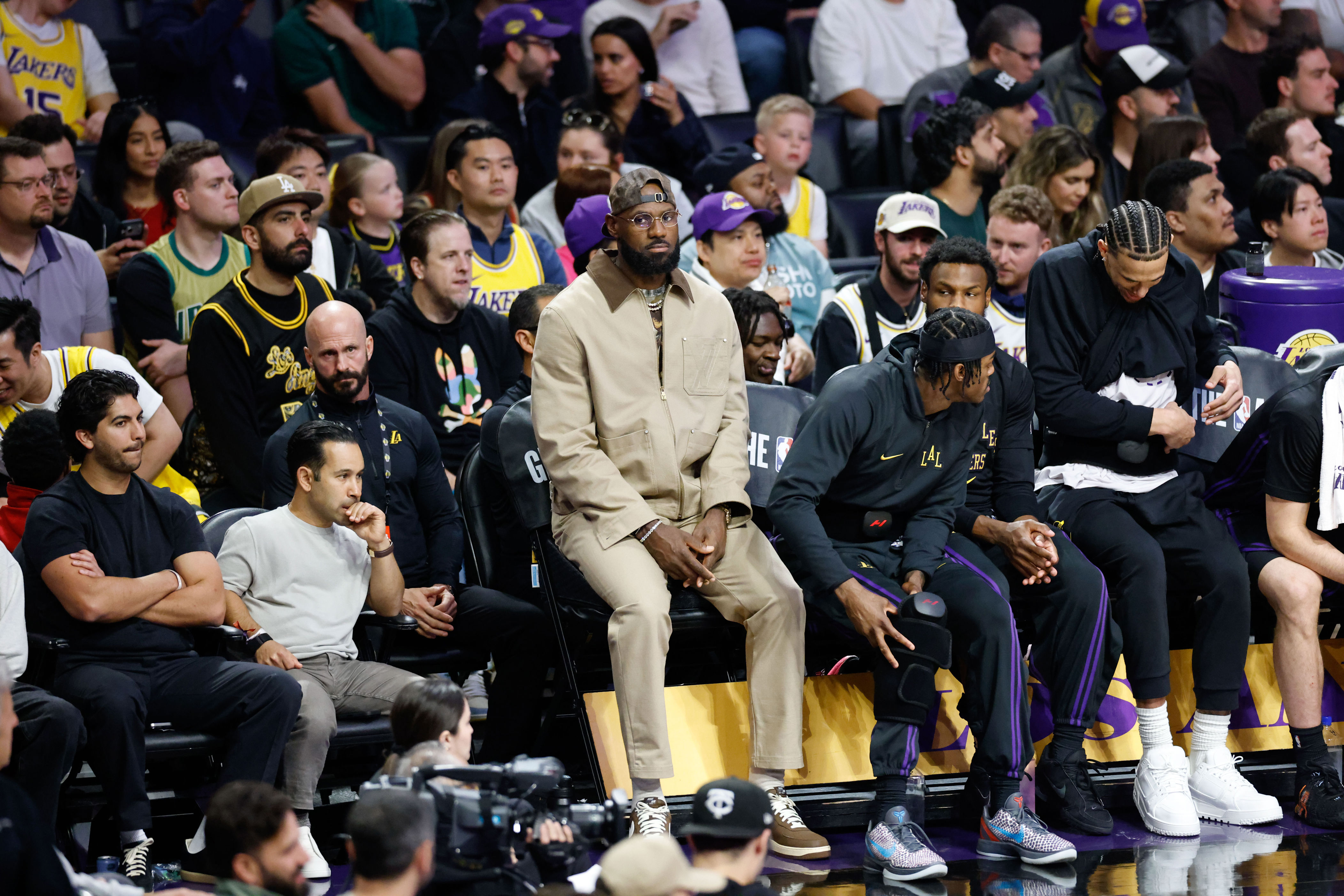 LeBron James available, Marcus Smart out vs. Bulls