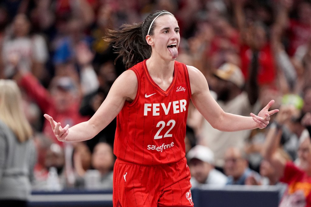 Caitlin Clark drills deep 3-pointer to announce her return from injury