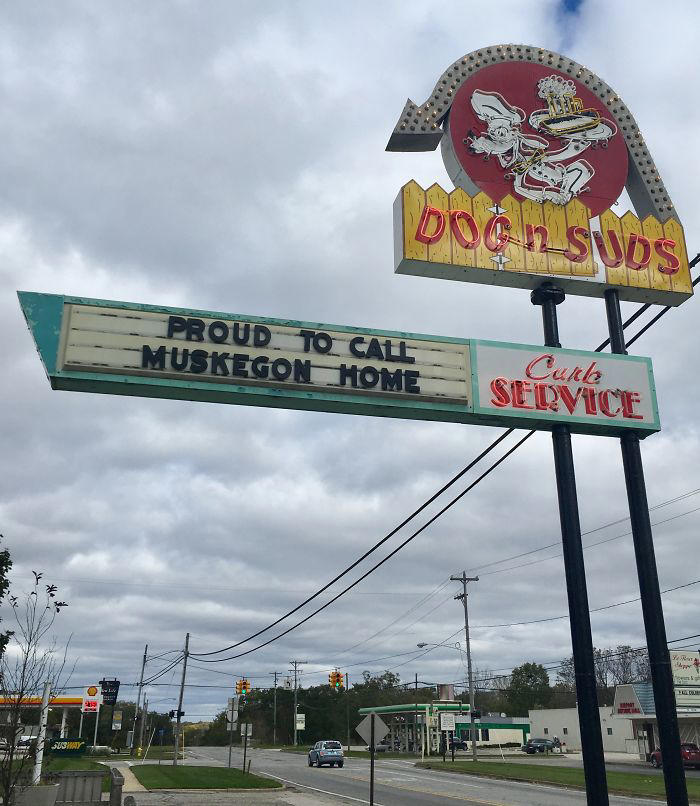 This person eats at the last locations of nearly defunct restaurant chains
