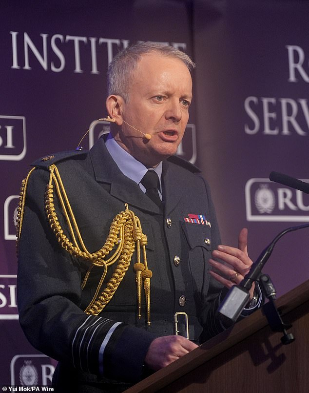 Defence chief clashed with No 10 over UK's failure to send British ...