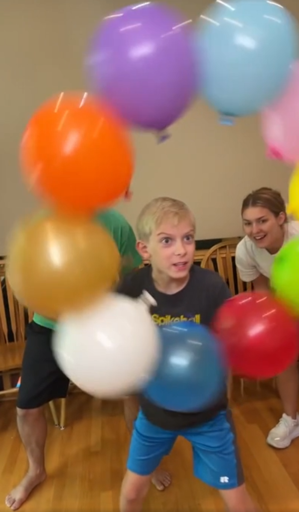 Crazy spinning balloons family game challenge