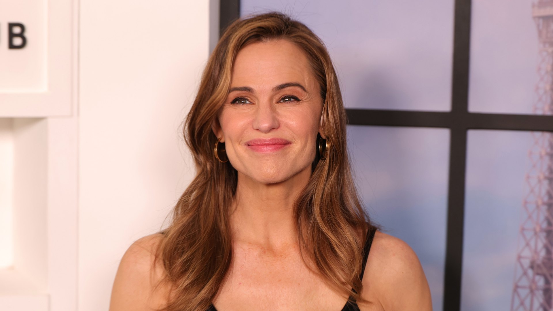 Jennifer Garner nailed casual spring style in cute cargo pants