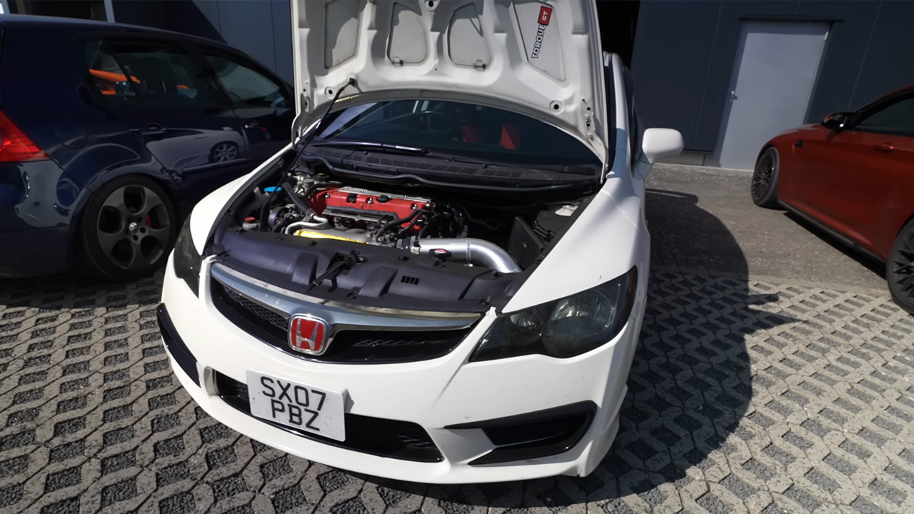 Testing The Honda Civic FD2 Type R in a Race Track