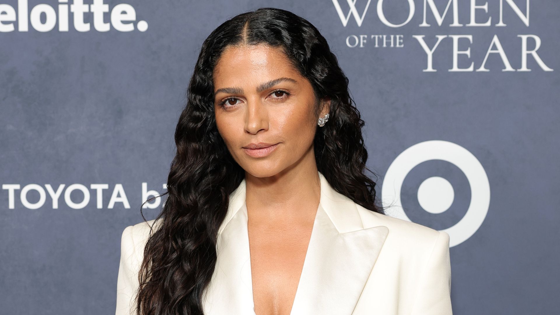 Camila Alves McConaughey twins with 16-year-old daughter for rare red ...