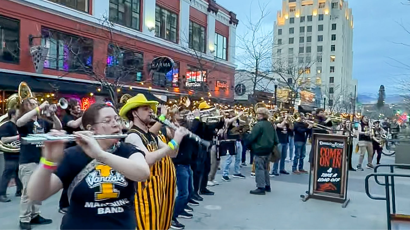 University of Idaho's Vandal Basketball Band entertains downtown Boise