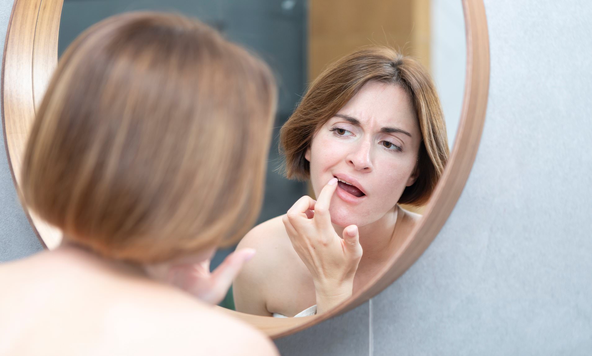 Dentist names the bowel cancer warning signs that appear in your mouth