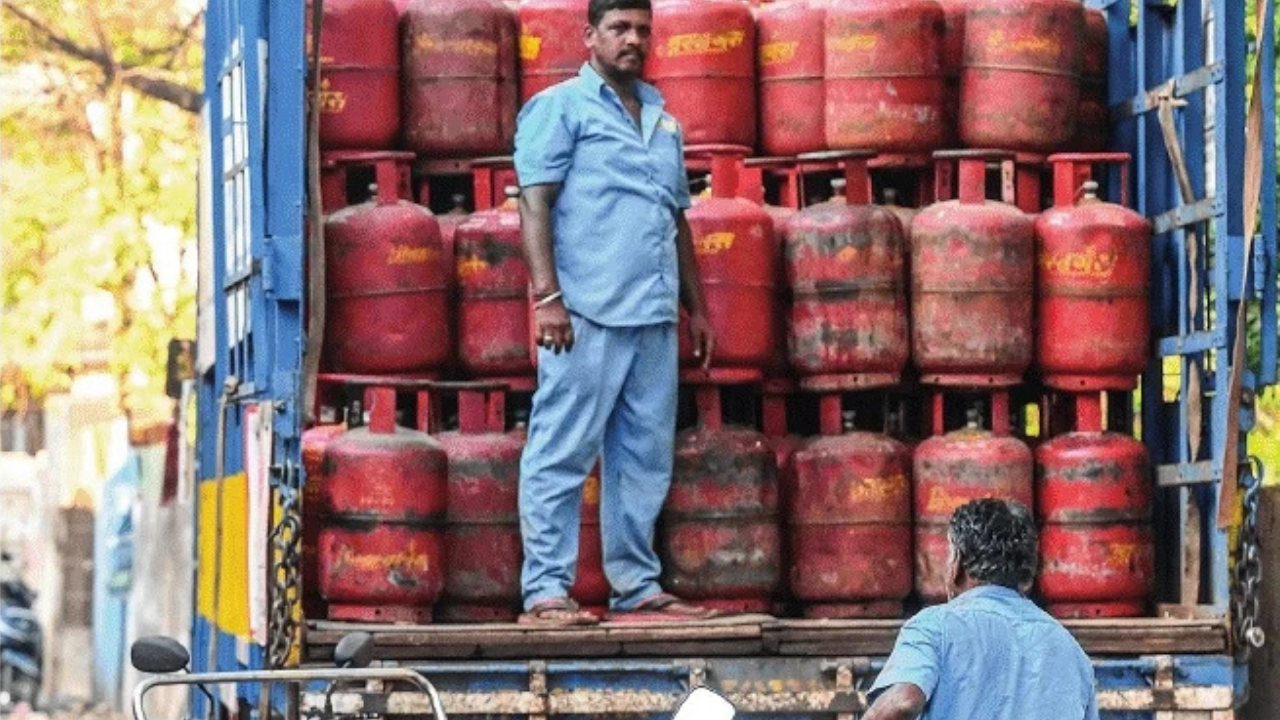 Gas out! LPG shortage fears send Chennaiites into planning mode ...