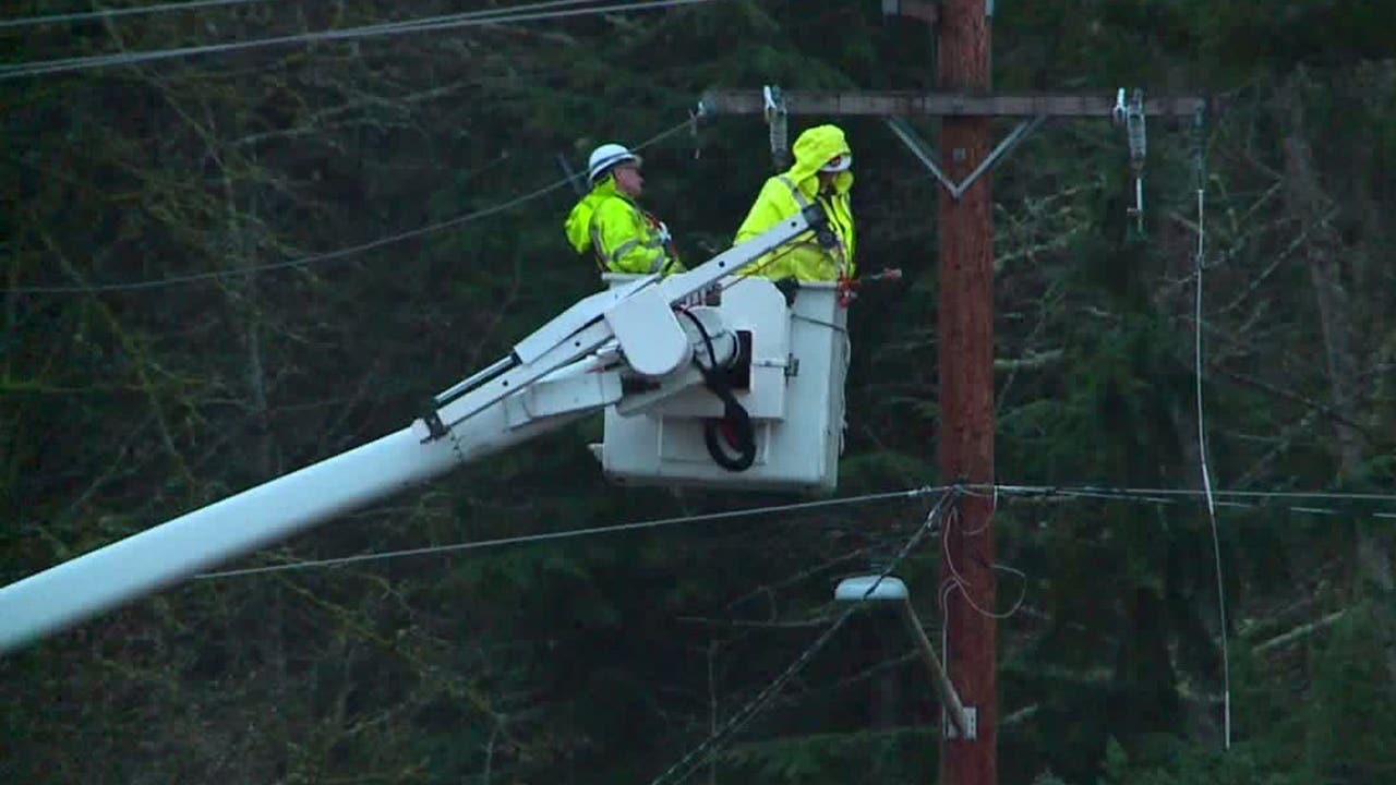 WA power outages: Gusty winds knock out power for thousands