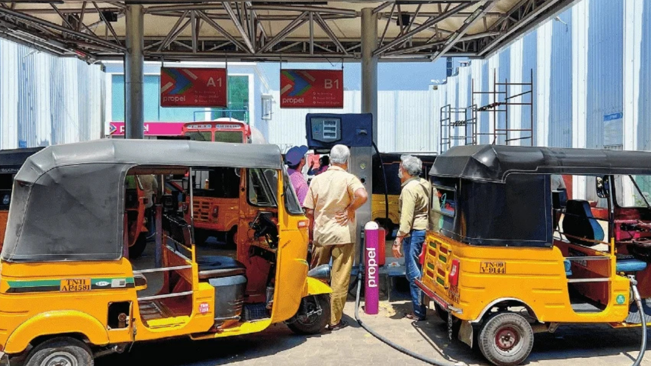 Chennai auto drivers queue at LPG stations amid fuel shortage, forced ...