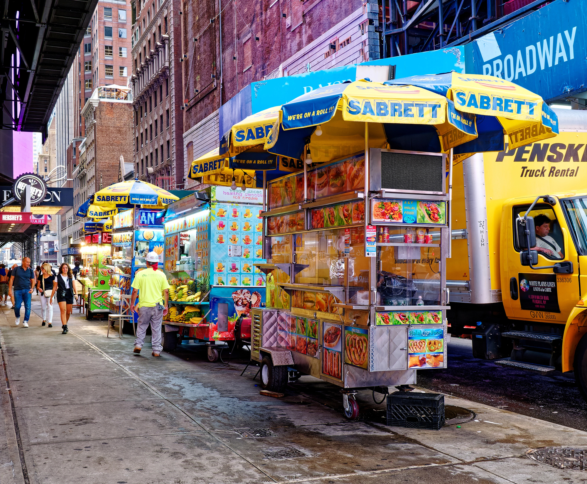 Photos of street foods that define cities’ identities