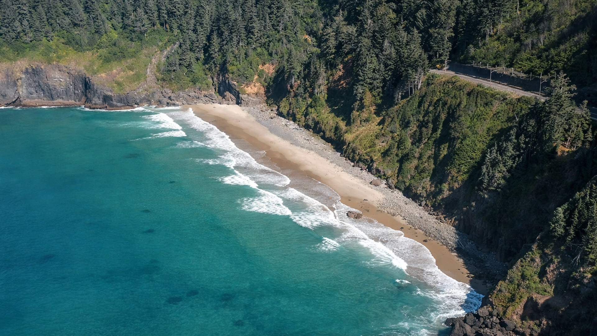 Skulle du vilja besöka den här dolda stranden vid Stilla havet?