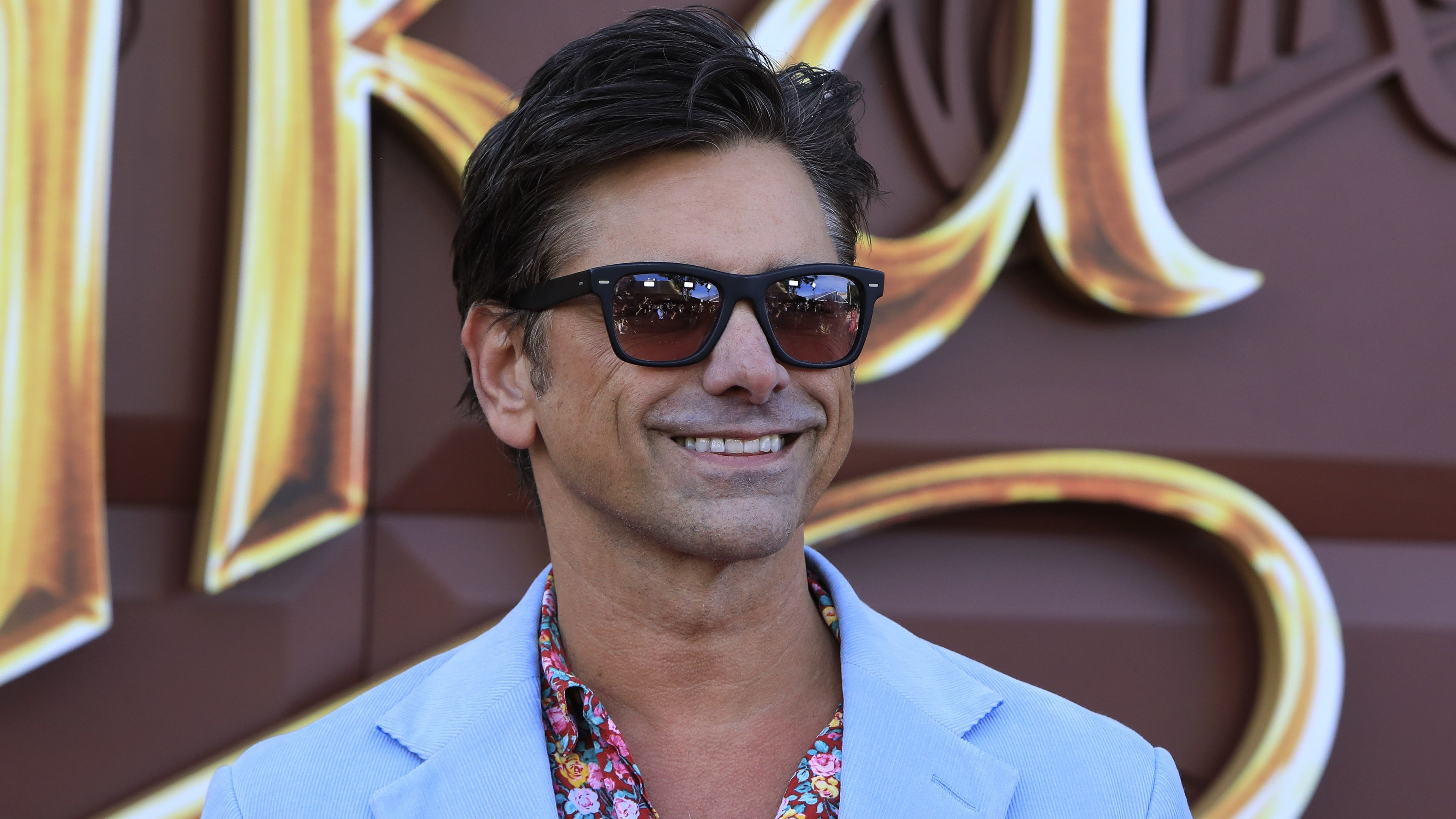 John Stamos & Lizzy Caplan's robbery thriller Drag revealed in first ...