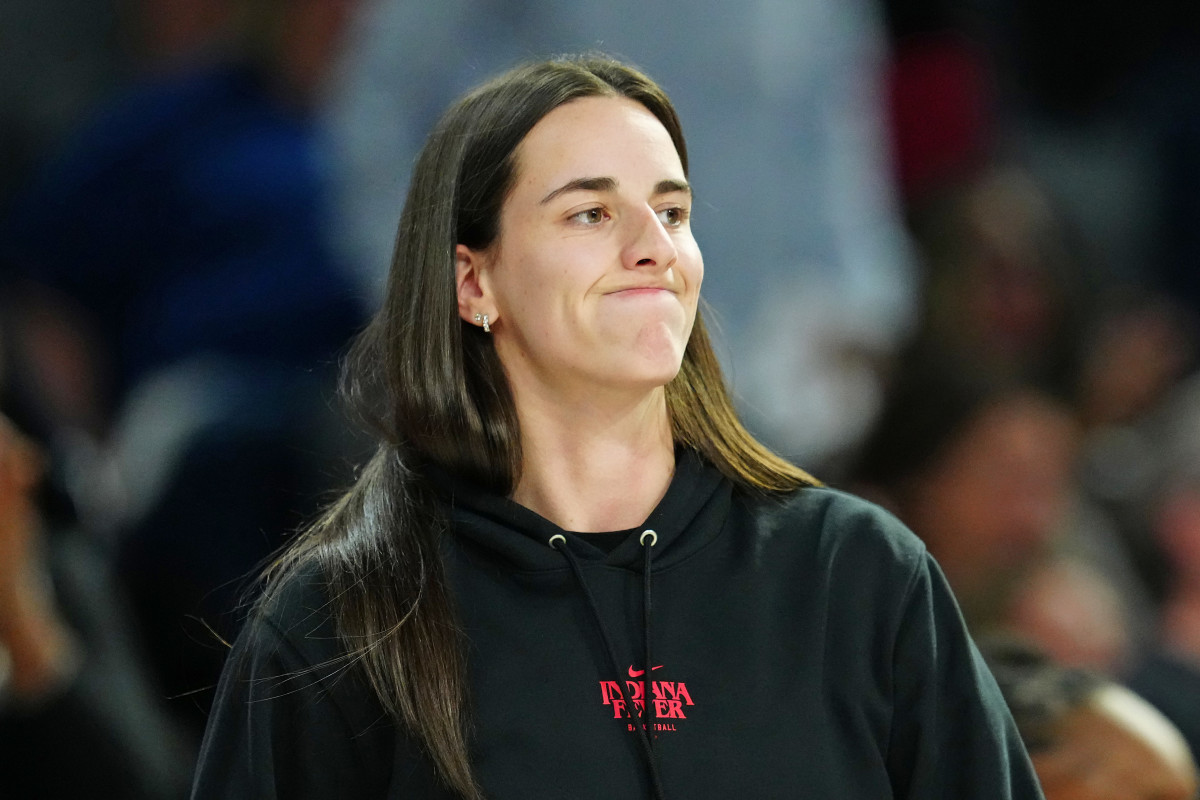 Caitlin Clark snub sparks backlash after Team USA's first game