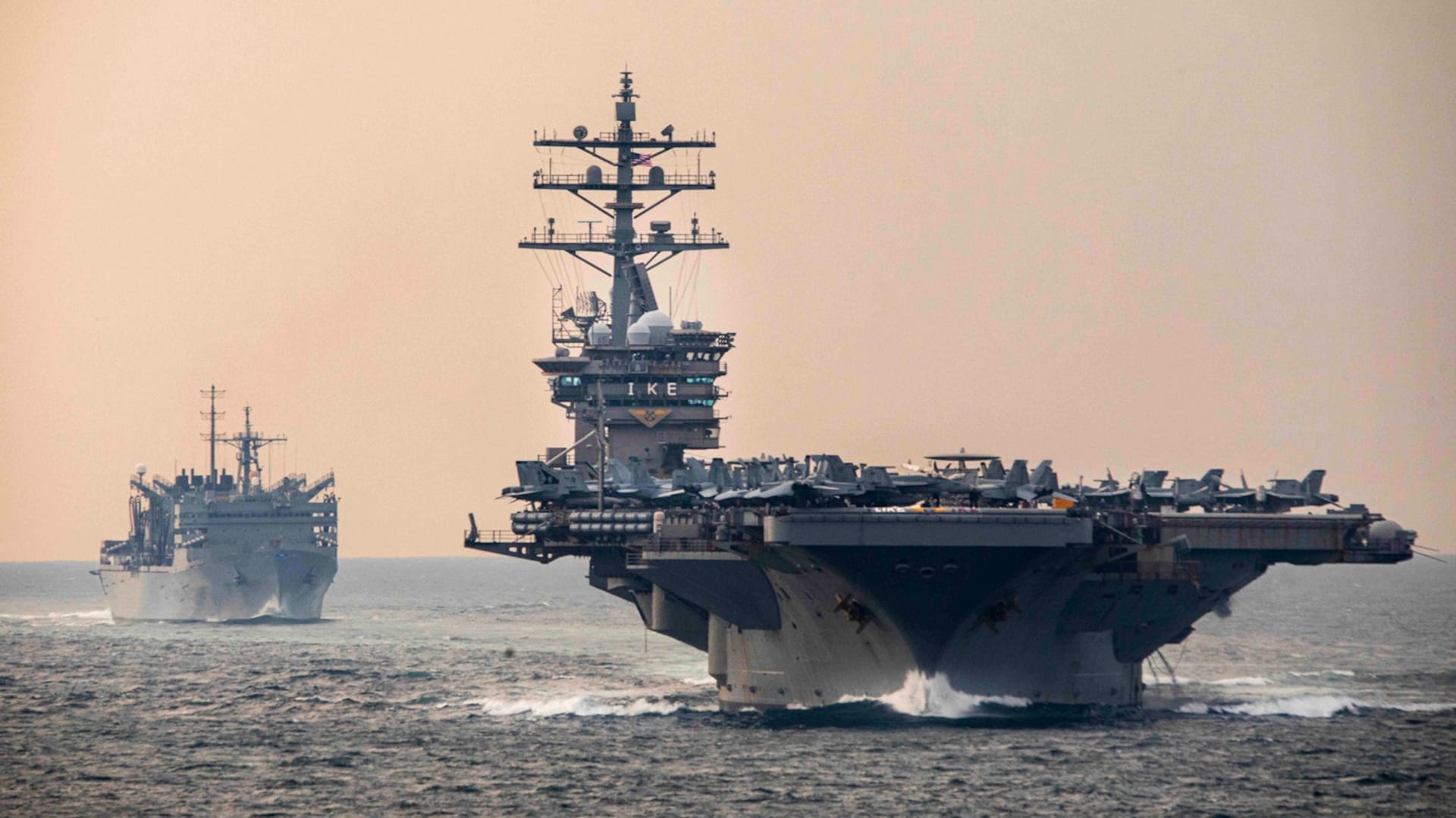 Der 5,5 Milliarden Dollar teure US-Flugzeugträger USS Eisenhower wurde ...