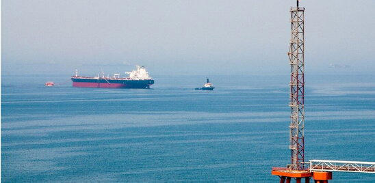 Super petroliere avanzano nel Mar Rosso per aggirare lo Stretto di Hormuz