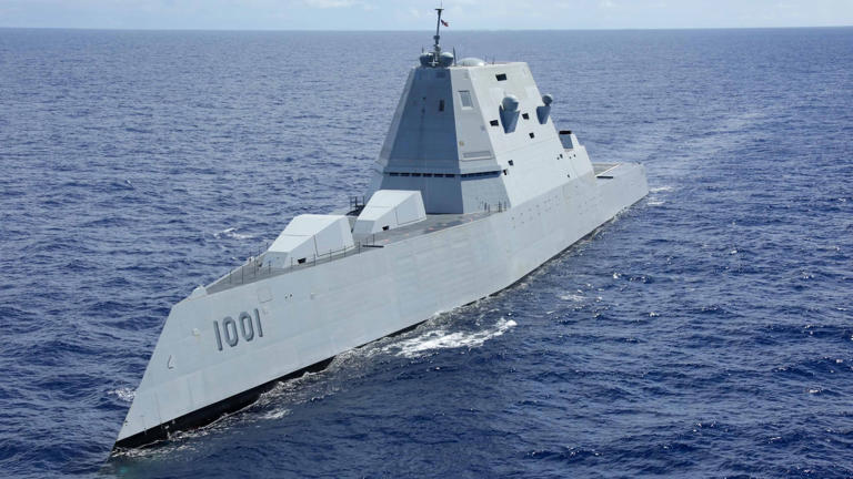 Das 8 Milliarden Dollar teures Stealth-„Schlachtschiff“ der US-Marine ...