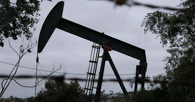 European stocks fall further as oil prices jump despite reserve release ...