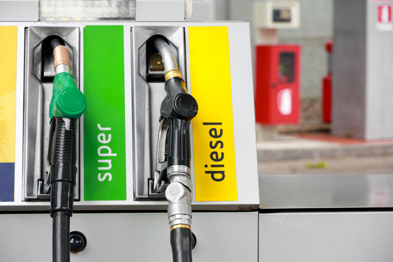 Prezzi carburante alle stelle, San Marino e Livigno presi d’assalto
