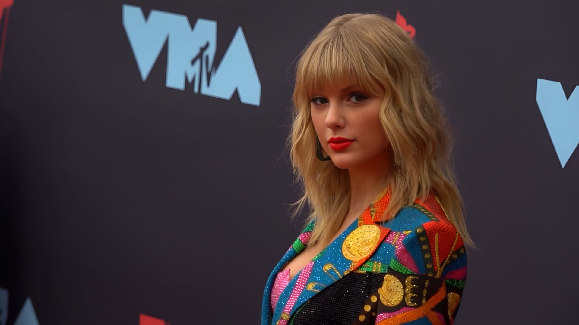 Taylor Swift’s “The Fate of Ophelia” extends her UK chart dominance