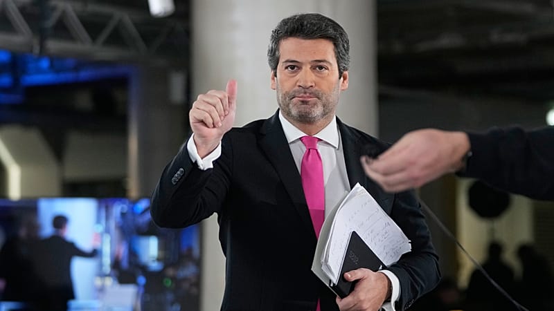 Ministério Público arquiva queixa contra cartazes do Chega sobre o ...