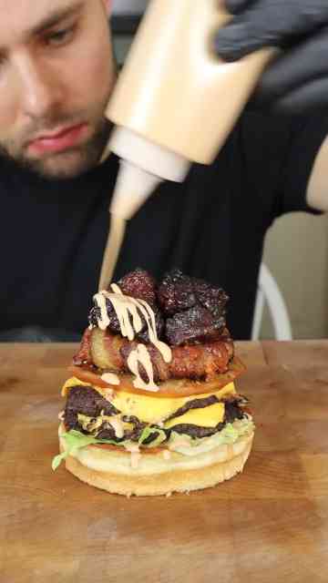 This is how I make the ultimate smash burger the American way