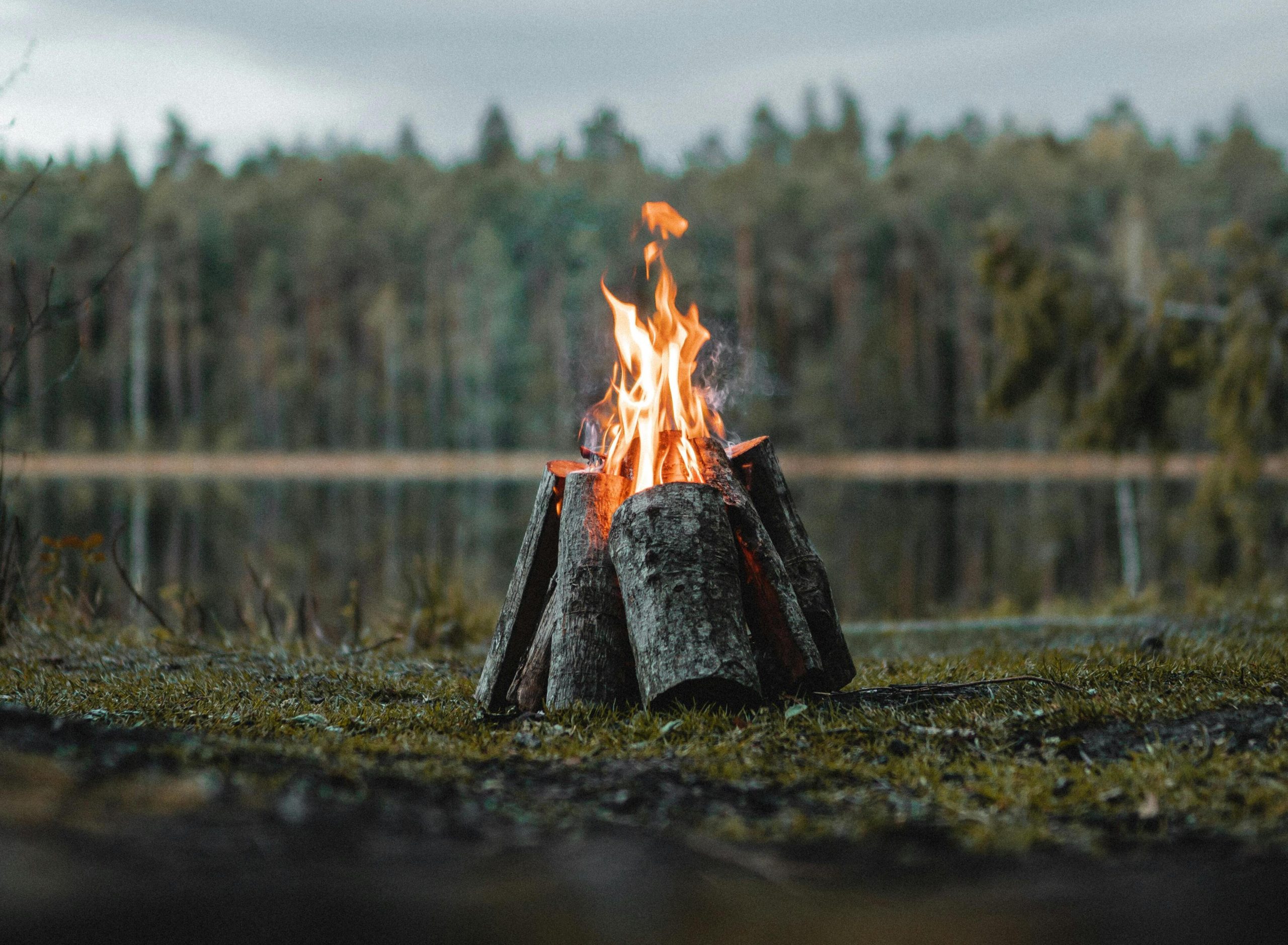 8 things everyone does wrong around a campfire